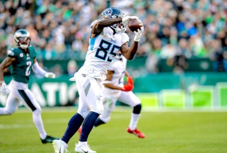 Who Should I Start for Week 17? Jake Tonges, Mike Gesicki, Pat ...